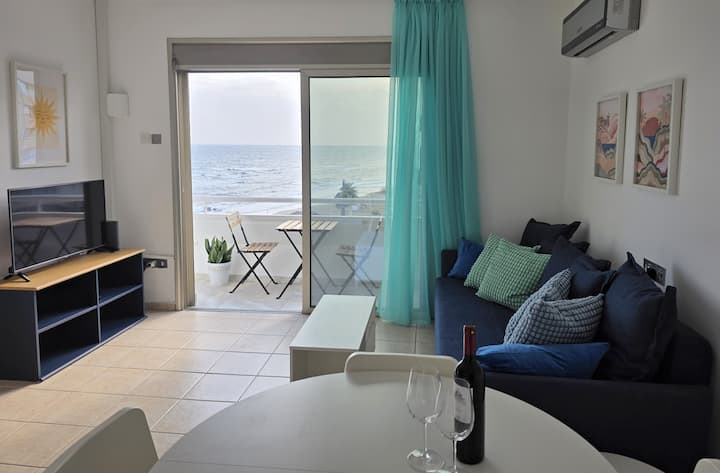 Mackenzie Amazing Sea Views 1 Bedroom Beach Flat - Larnaca