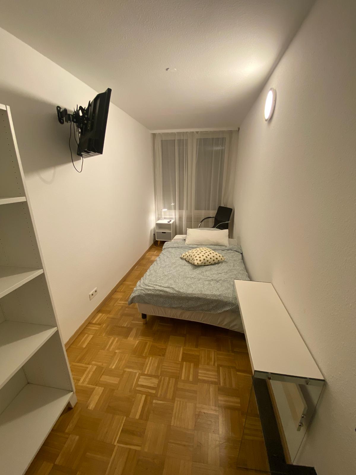 Room 1a – Separate room with single bed - Houses for Rent in Mörfelden ...