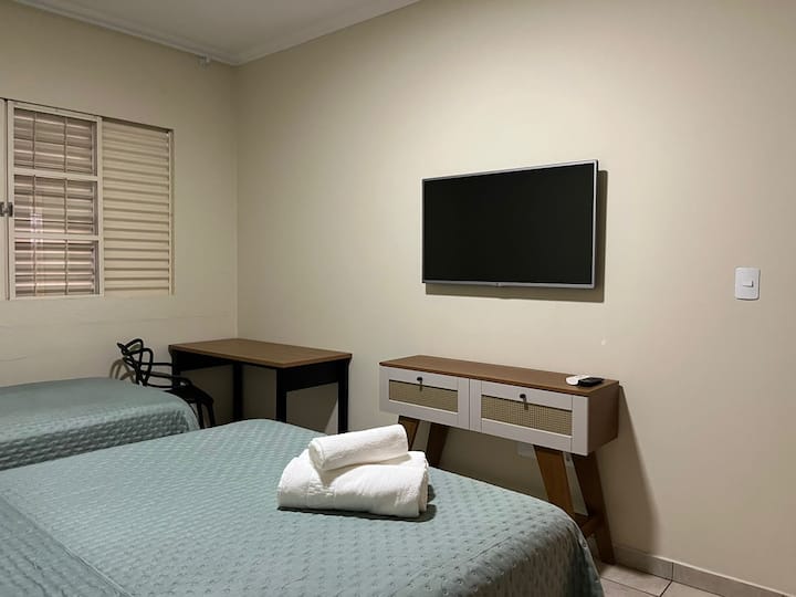 Quarto Privativo Em Pousada! - Maringá