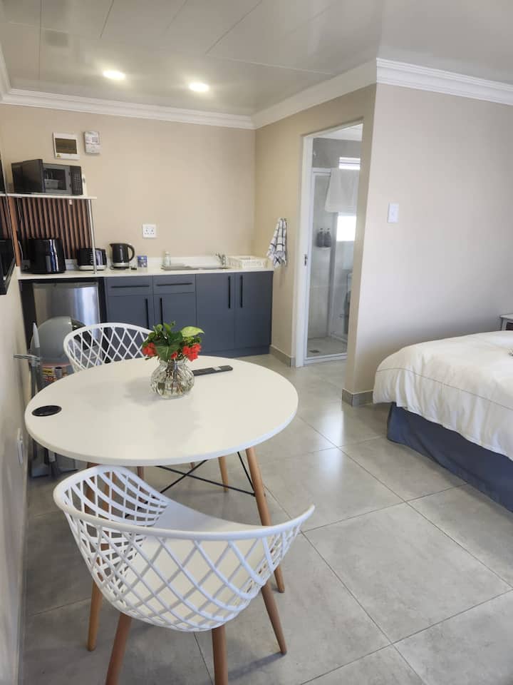 Stylish Little Studio With Big Energy - Parklands