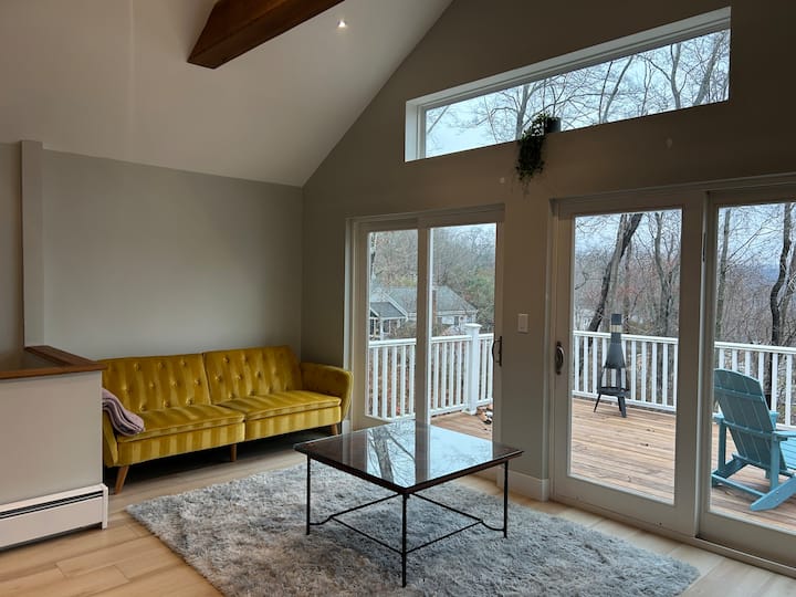 Modern Getaway With Scenic Lake Views - Danbury, CT