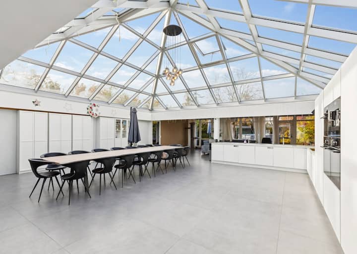 Stort Arkitekthus Med Indendørspool - Danemark