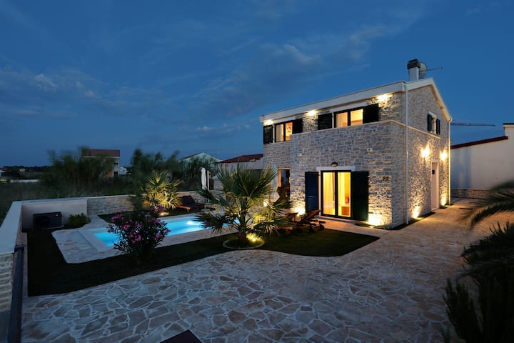 Villa Stella With Heated Pool - Privlaka