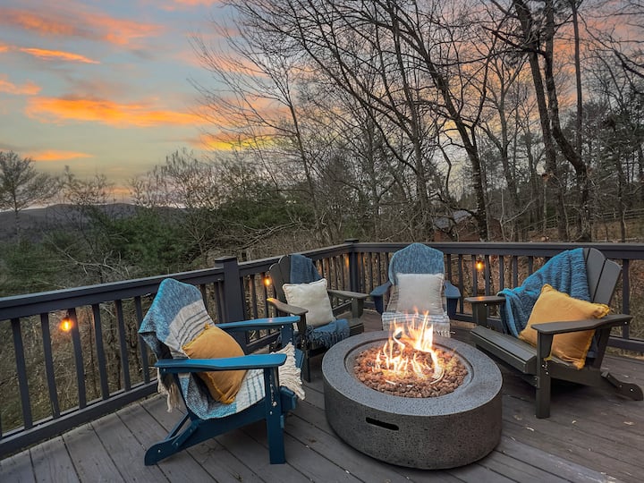 Hot Tub • Mountain Views • Fire Pit • Pet Friendly - United States