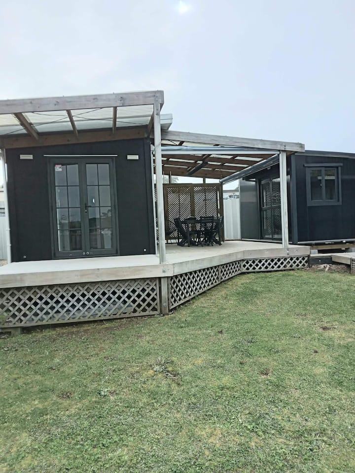 Cozy Cabins - Raglan