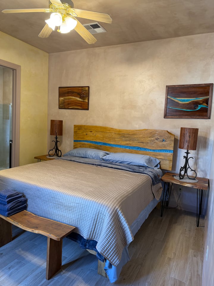 Desert Guesthouse Unique Live Edge Decor - Casa Grande, AZ