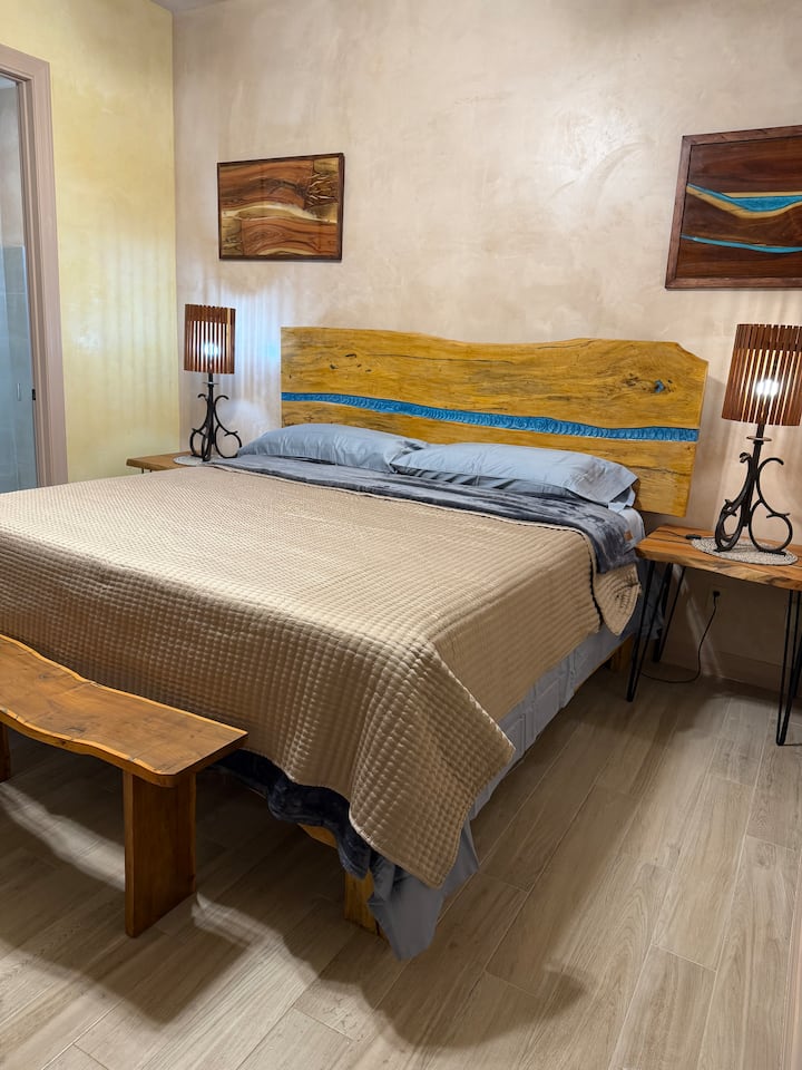 Desert Guesthouse Unique Live Edge Decor - Casa Grande