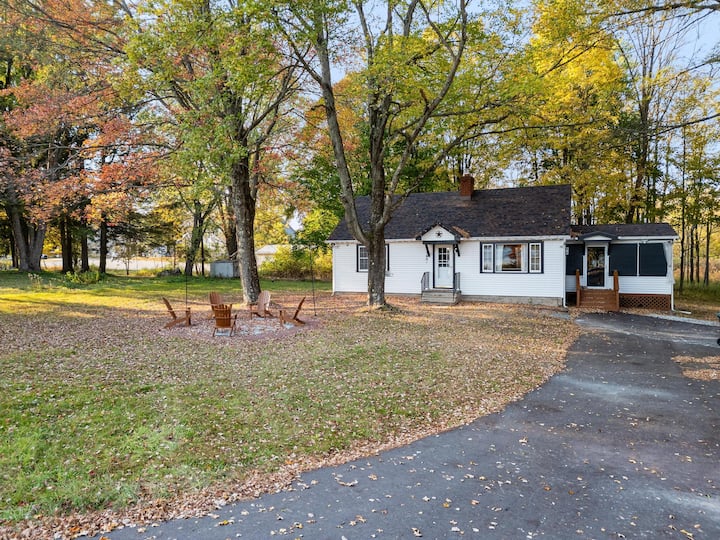 Lake Ariel Retreat - No Hoa - Lakefront - Sleeps 8 - Lake Wallenpaupack, PA