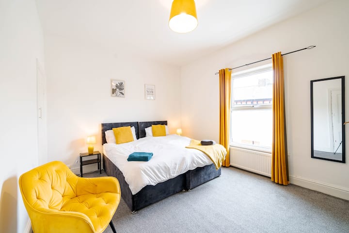 Stylish House, With Games, Walk To Etihad. - Oldham