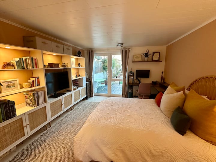 The Studio - Boho Hideaway Near Hampton Court - Kingston upon Thames