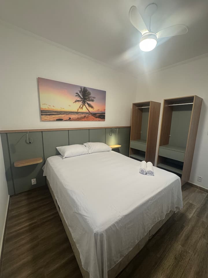 Apto 2 Quartos Em Prédio Frente A Praia - Santos