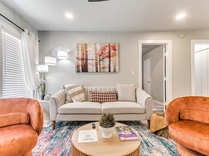 The Sobo 4 - A 4 Bedroom Economical Edmond Stay - Edmond, OK