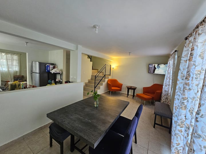 Cómoda Casa Familiar. - Laredo, TX