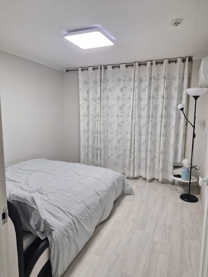 우진스테이 |편안한 휴식 한옥마을 10분 거리 객사 10분 · 방2개 2층 두가족 사용가능 - Jeonju-si