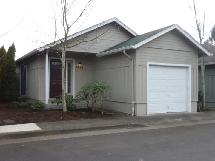 Cute Little House Near Lake - Eugene, OR