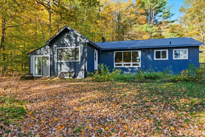 Cozy Waterfront Cottage | Secluded | Nature - Huntsville