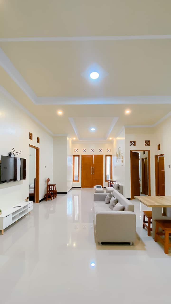 Guest House Griya Mundu Baru Kerten - Surakarta