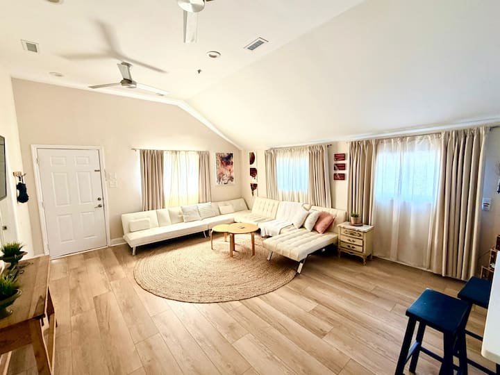 Folly Beach 2br Condo On Center St 1 Block Ocean - Folly Beach, SC