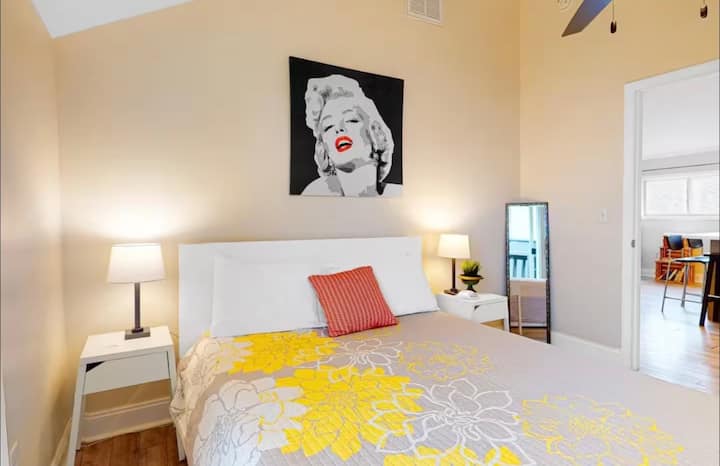 Folly Beach 2br Condo On Center St 1 Block Ocean - Folly Beach, SC