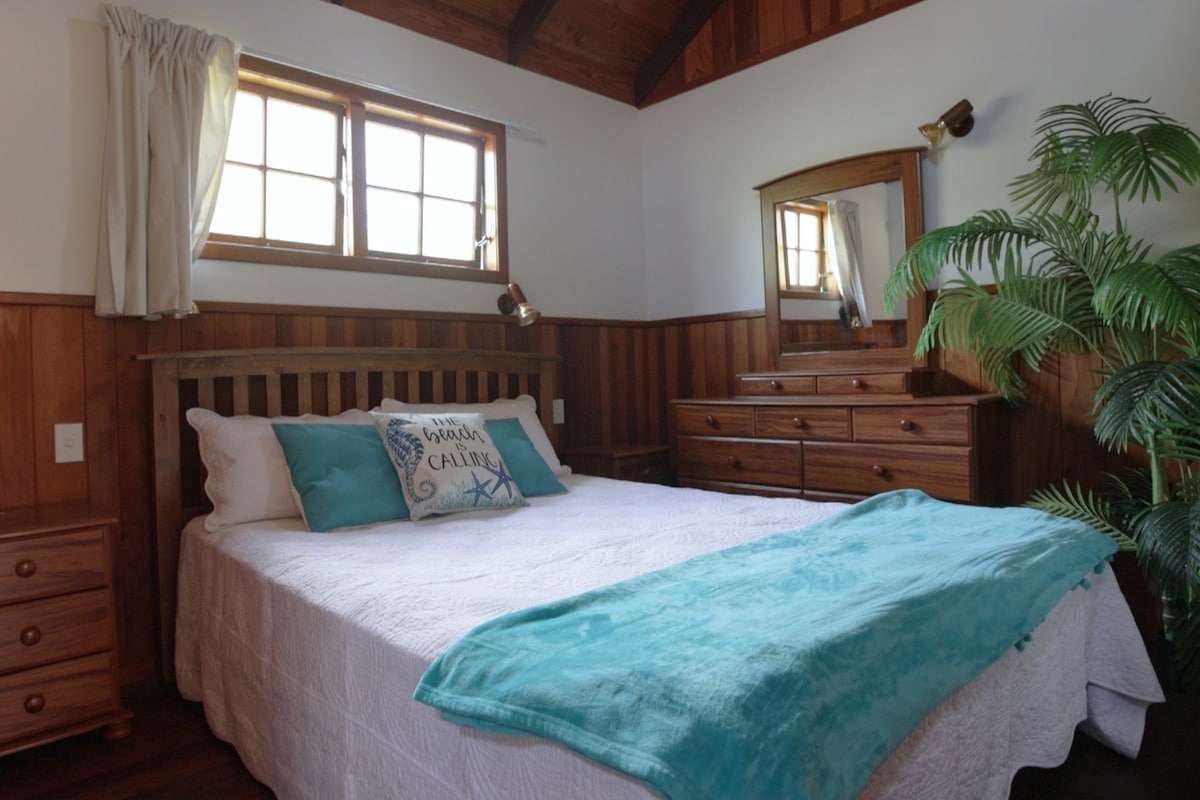 Cute cabin on sustainable lifestyle block - Cabins for Rent in Taipa ...