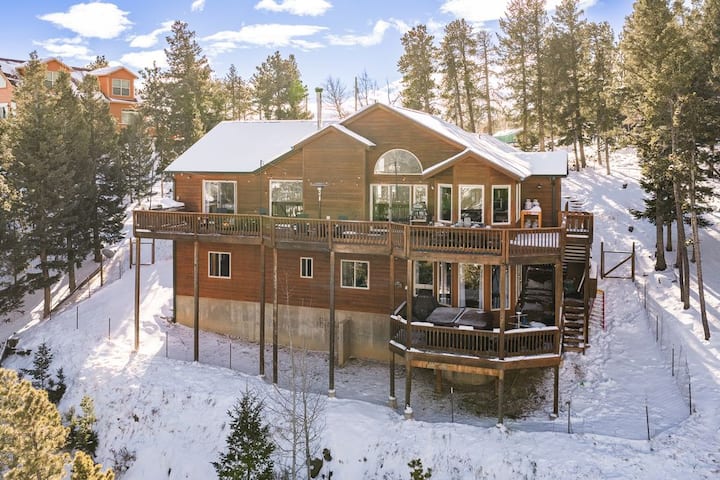 Hilltop Haven: Hottub Games Poker Gym Sauna Views! - Staunton State Park, Pine