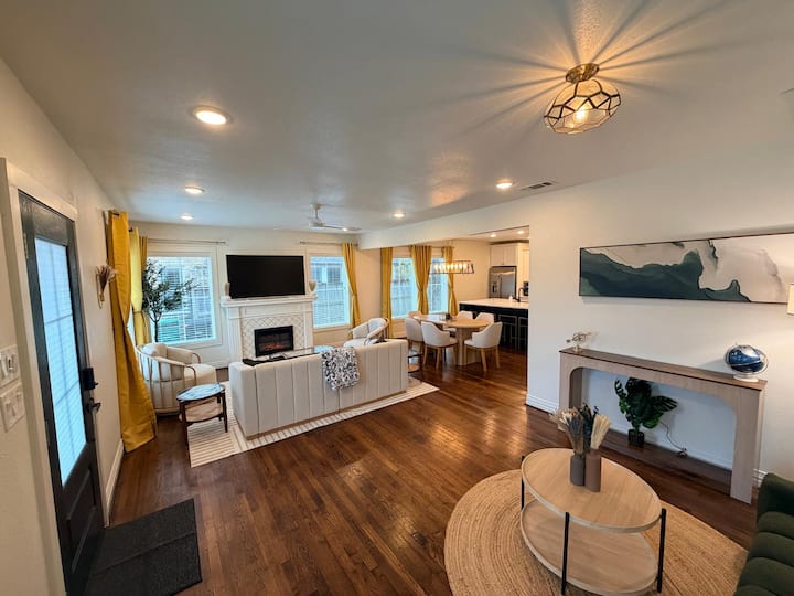 Spacious 4br Near Fifa, Nrg, Downtown & Med Center - Houston, TX