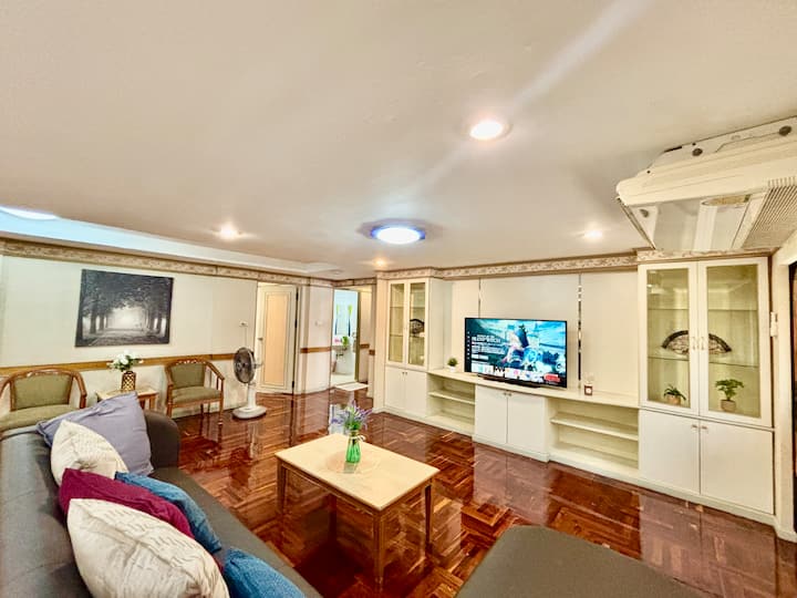 3 Bedroom Family Suite In Downtown, Pool, Shuttle, - Bangkok