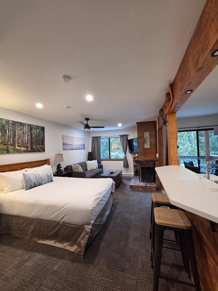 Luxe Creekside Studio By Nita Lake - Whistler