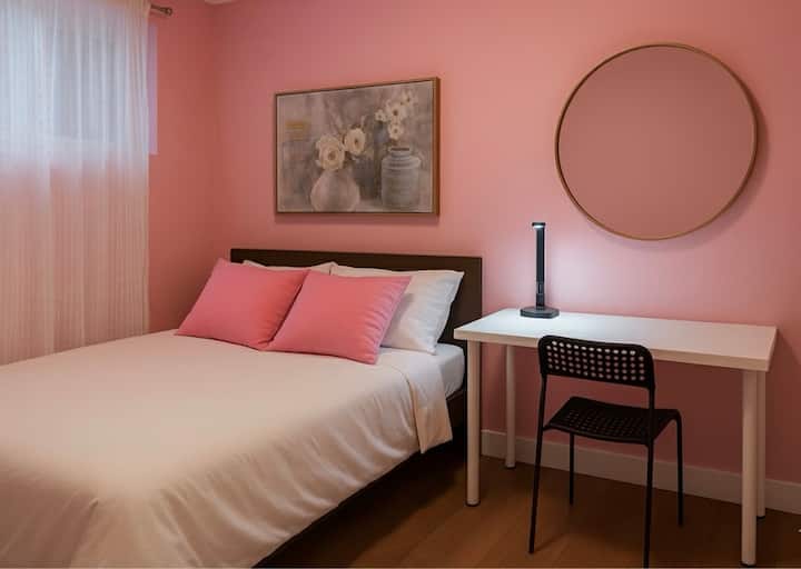 Pink Cozy Room - Langley