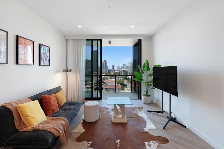 10th-floor Gem • New 2 Br • Pool, Gym, Spa - Gold Coast