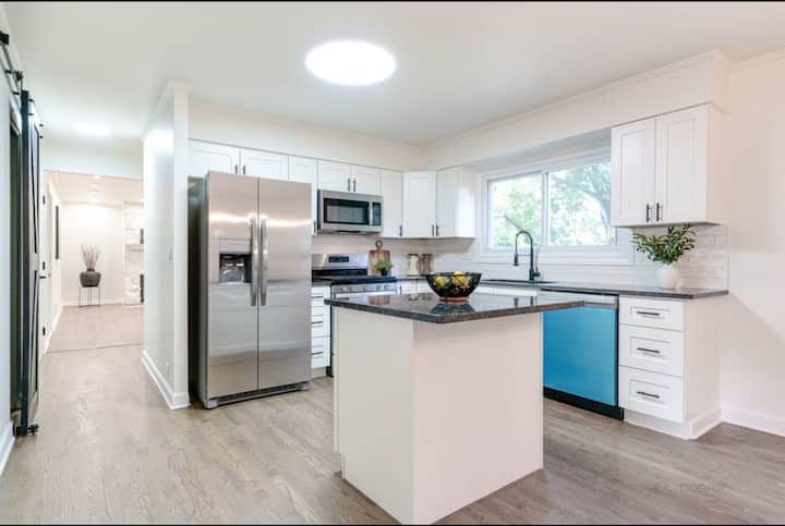 Furnished 4br • Perfect For Mid-term Stays - Arlington Heights, IL