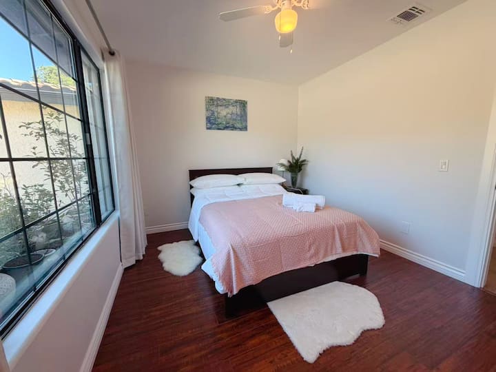 Nice And Cool Bed Room With A Full Size Bed - Claremont, CA