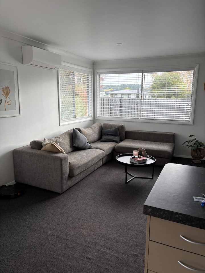 Modern And Cosy Hideaway In Greenmeadows - Napier