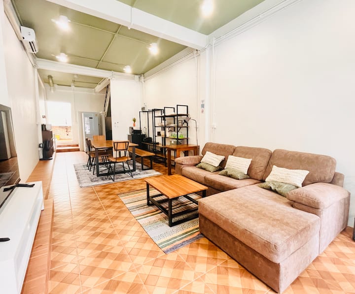 Big 3br For 7 Guests | 3-min Walk To Skytrain Bts - Bangkok