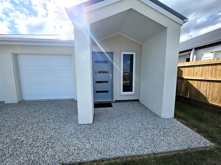 Lasek Duplex (Seq) - 5 Bedroom 3 Bathroom - Caboolture