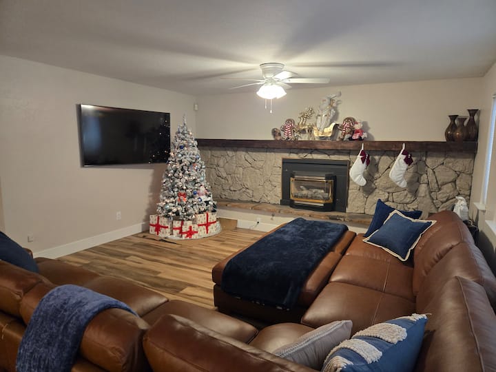 Tahoe Keys Adventure Lodge: Hot Tub, Pool Table - South Lake Tahoe, CA