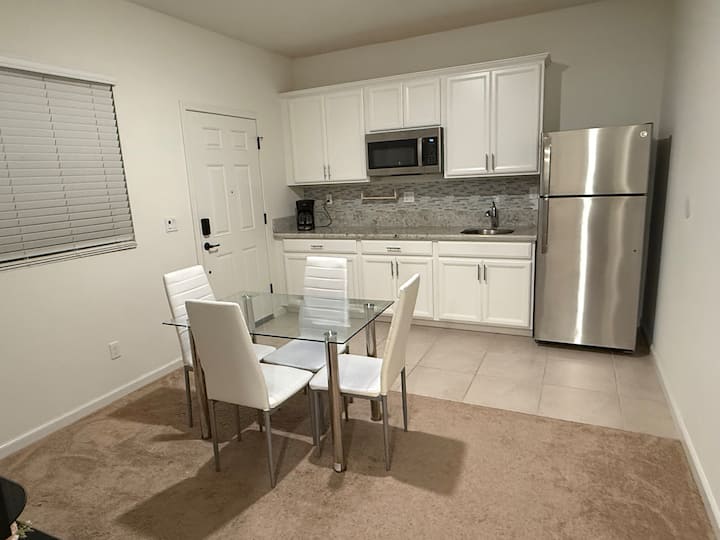 Private One-bedroom Guest House Retreat - Roseville, CA