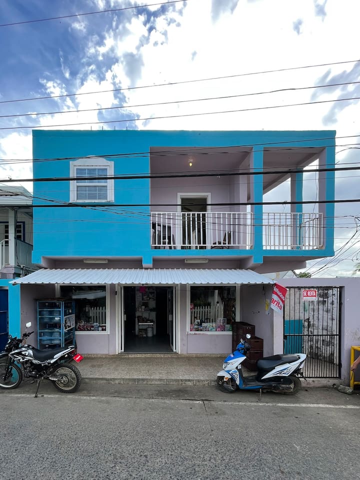Coconut Apartment For 4-6 People On Main St Utila - Utila