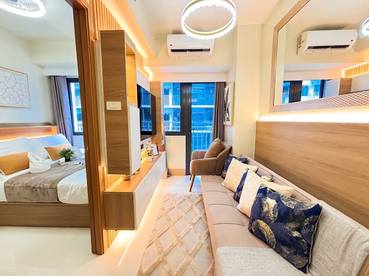 Luxxe Elite Suite @ Shore 3 Moa | Wi-fi + Netflix - Metro Manila