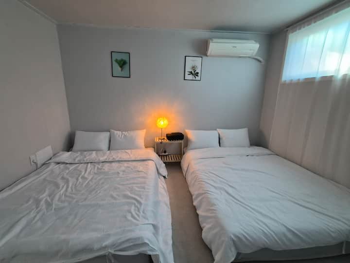 #신규특가 할인중
#행궁동 가족여행
#방화수류정10분 #행리단길
#우정여행 
#연말모임 - Suwon-si