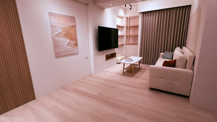 Optimistic Home|樂觀小宅|高雄哈瑪星捷運站・近駁二・西子灣・鼓山渡輪站・中山大學 - 鹽埕區