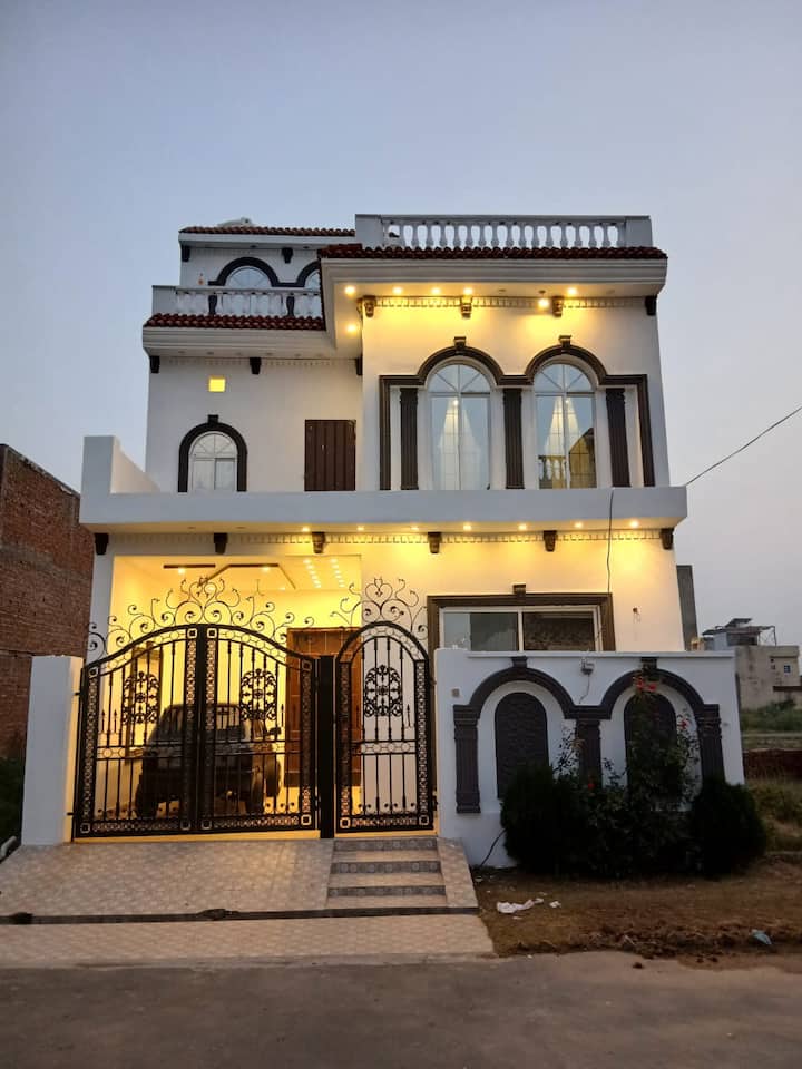 Brand New Entire Home, 60 Inch Led, Superb Comfort - Lahore