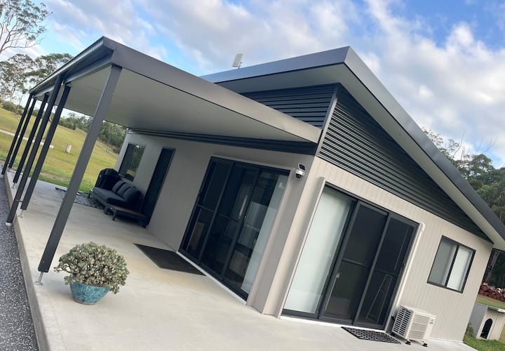 Salty Breeze Getaway - Beach & Bush Retreat - Old Bar