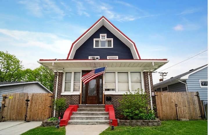 Spacious Family Home Walk To Lake Erie Park - Erie, PA