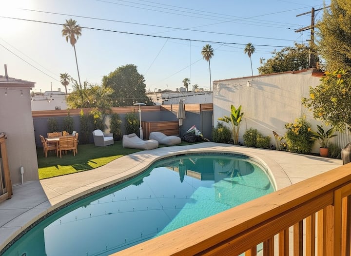 Cozy ​La Bungalow With Saltwater Pool Oasis - Los Angeles, CA