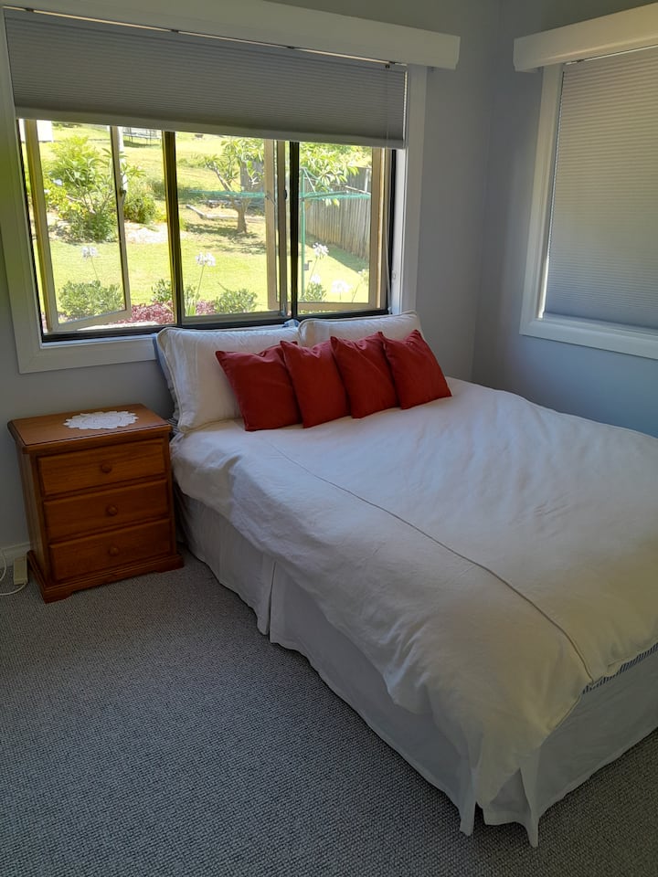 Light, Bright And Quiet Room. - Coffs Harbour