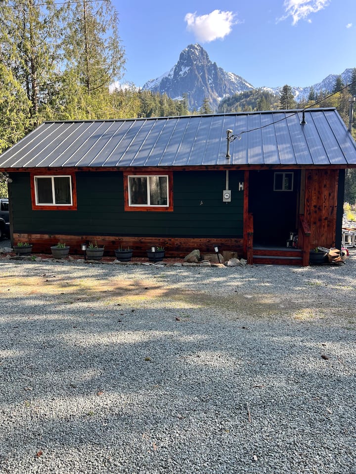 Skykomish Riverfront Cabin With Majestic Views - Index, WA
