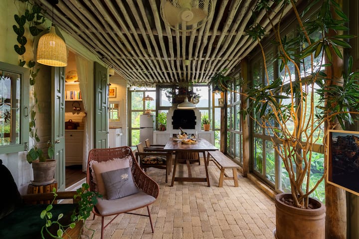 Hilltop House-vintage Retreat-garden&mountain View - Vietnam