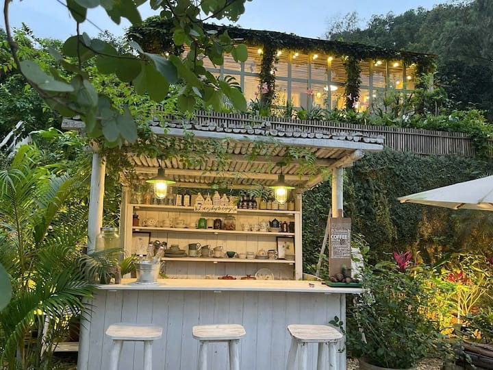 Private Hilltop Vintage House-garden&mountain View - Vietnam