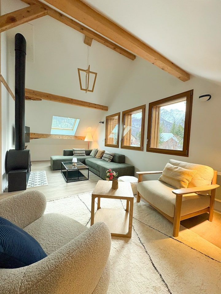 Esprit Chalet, Grand Appartement Neuf Avec Poêle - Bardonecchia